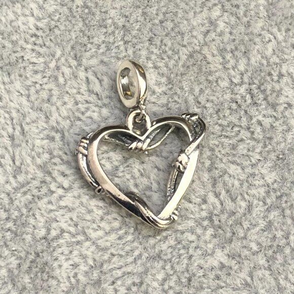 Pandora | Jewelry | Nwt Pandora Me Wire Heart Medallion Youre Stronger ...